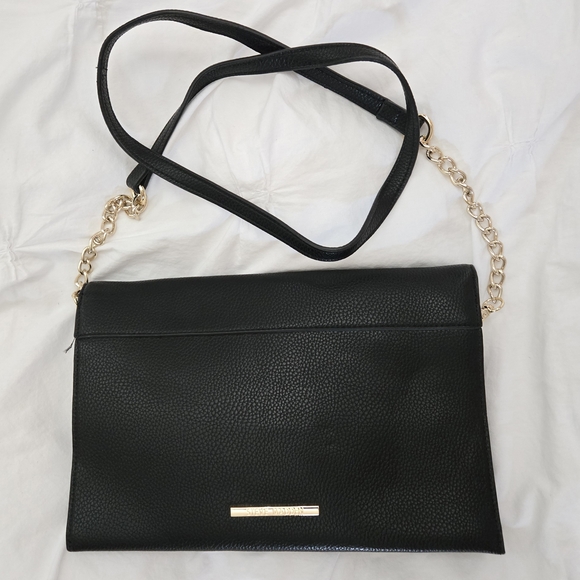 Steve Madden | Bags | Steve Madden Black Crossbody Bag With Gold Chain ...